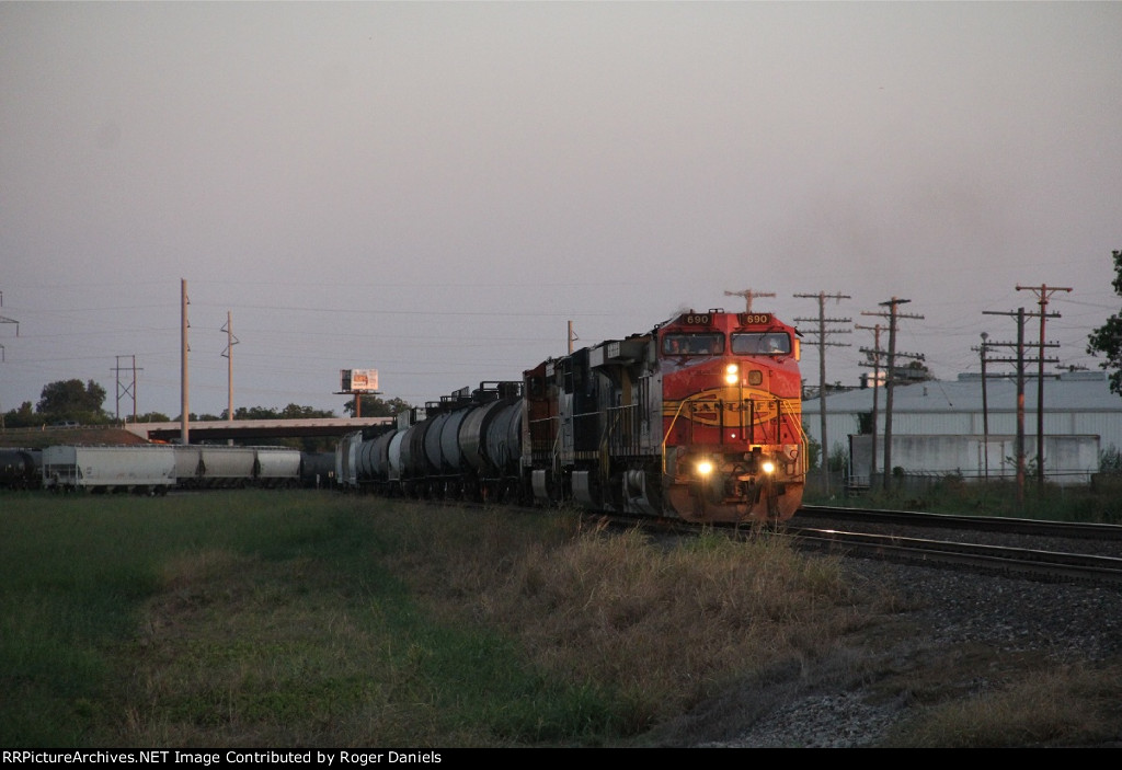BNSF 690